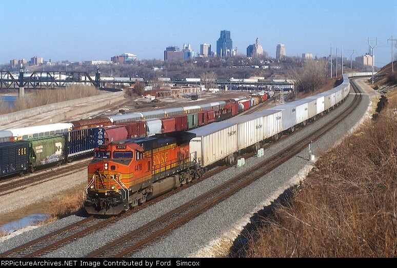 BNSF 4478 Roadrailer on the Flyover